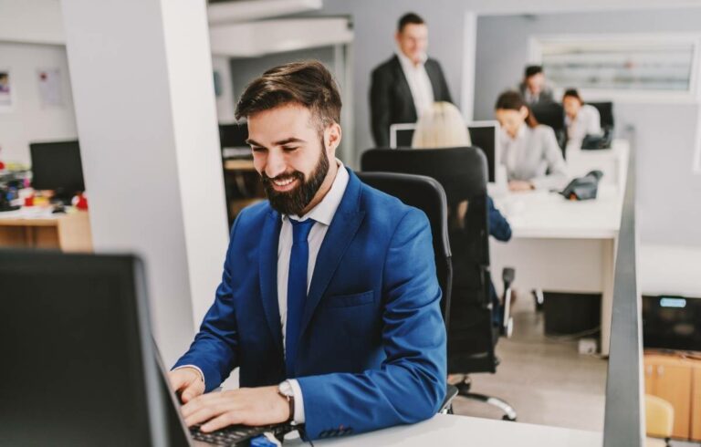 6 Steps To Praising Employees For A Job Well Done - Debra Benton